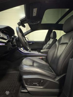 White Audi Q8 2019 in Vilnius, with an engine capacity of 3.00 L and mileage of 203 thousand km for 37999 €, photo 12 on AUTOMOTO.COM.LV