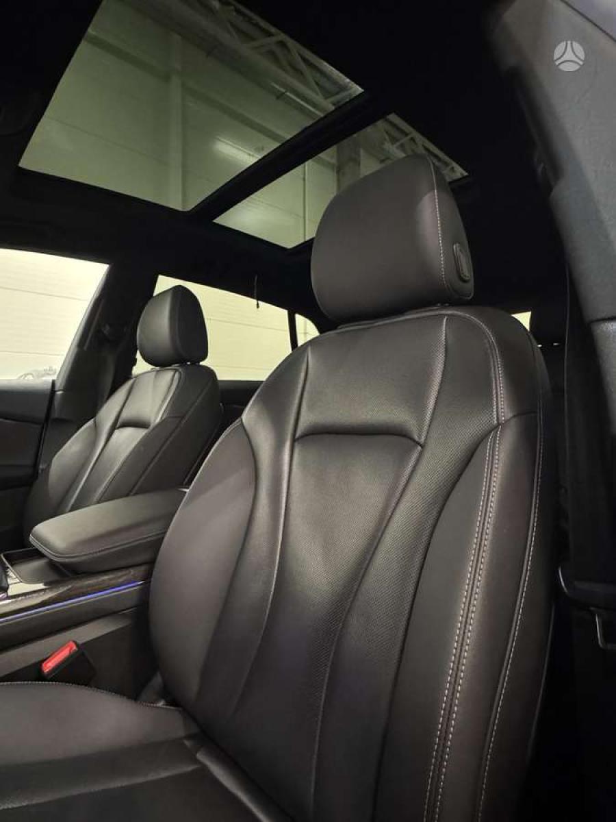 White Audi Q8 2019 in Vilnius, with an engine capacity of 3.00 L and mileage of 203 thousand km for 37999 €, photo 14 on AUTOMOTO.COM.LV
