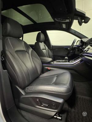 White Audi Q8 2019 in Vilnius, with an engine capacity of 3.00 L and mileage of 203 thousand km for 37999 €, photo 17 on AUTOMOTO.COM.LV