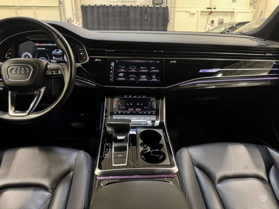 White Audi Q8 2019 in Vilnius, with an engine capacity of 3.00 L and mileage of 203 thousand km for 37999 €, photo 19 on AUTOMOTO.COM.LV