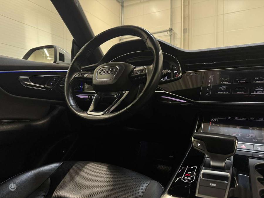 White Audi Q8 2019 in Vilnius, with an engine capacity of 3.00 L and mileage of 203 thousand km for 37999 €, photo 21 on AUTOMOTO.COM.LV