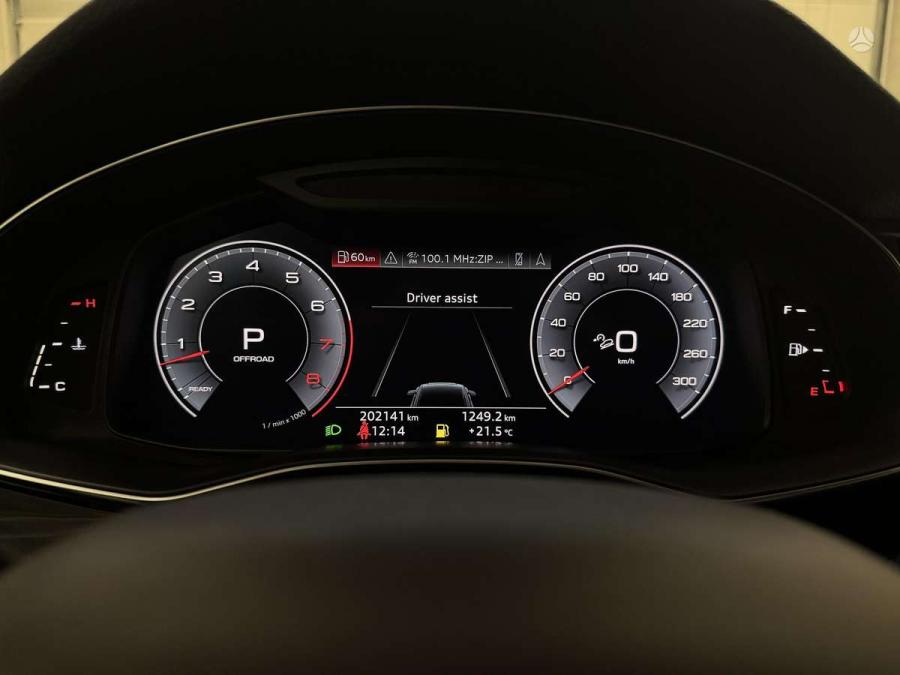 White Audi Q8 2019 in Vilnius, with an engine capacity of 3.00 L and mileage of 203 thousand km for 37999 €, photo 23 on AUTOMOTO.COM.LV