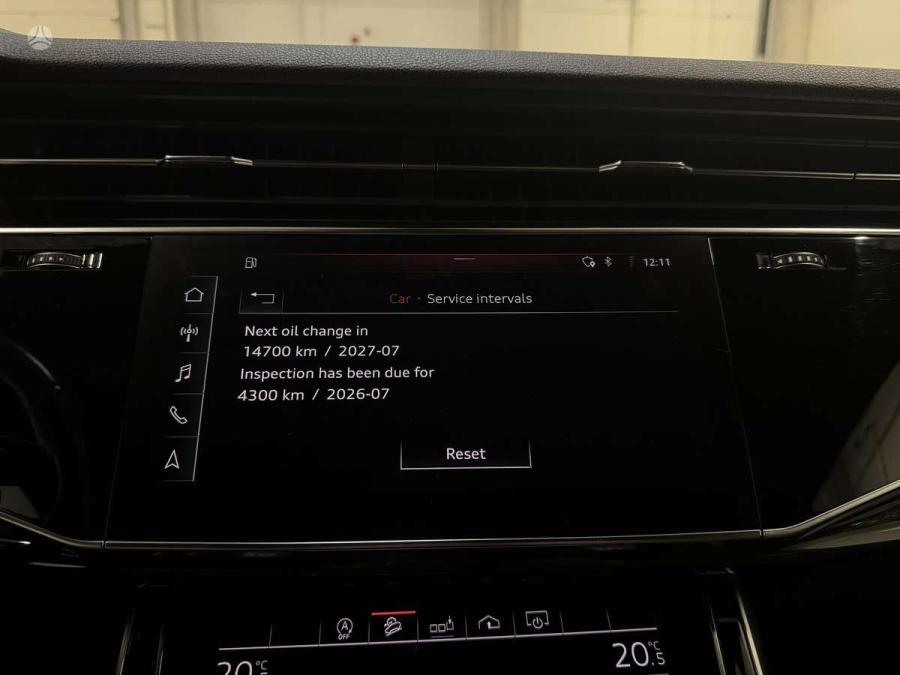 White Audi Q8 2019 in Vilnius, with an engine capacity of 3.00 L and mileage of 203 thousand km for 37999 €, photo 27 on AUTOMOTO.COM.LV