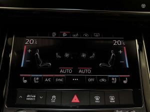 White Audi Q8 2019 in Vilnius, with an engine capacity of 3.00 L and mileage of 203 thousand km for 37999 €, photo 31 on AUTOMOTO.COM.LV