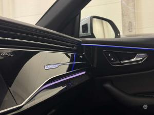 White Audi Q8 2019 in Vilnius, with an engine capacity of 3.00 L and mileage of 203 thousand km for 37999 €, photo 32 on AUTOMOTO.COM.LV