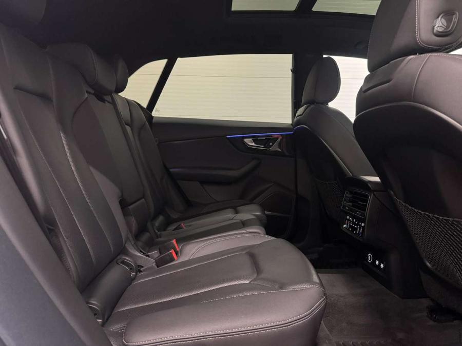 White Audi Q8 2019 in Vilnius, with an engine capacity of 3.00 L and mileage of 203 thousand km for 37999 €, photo 36 on AUTOMOTO.COM.LV