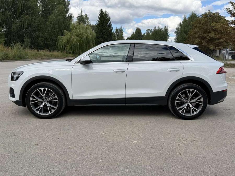 Balts Audi Q8 2019 Šauļi, ar dzinēja tilpumu 3.00 L un nobraukumu 300 tūkst. km par 25900 €, foto 3 vietnē AUTOMOTO.COM.LV
