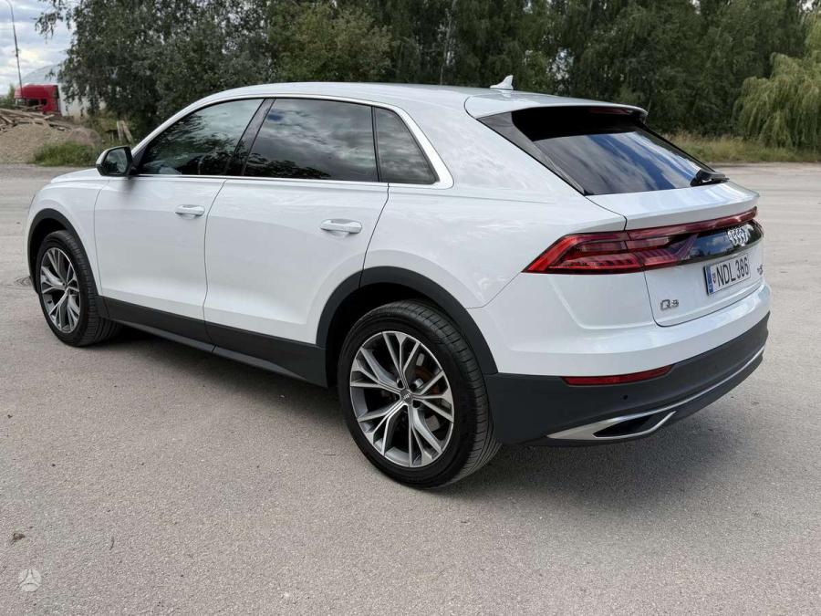 Balts Audi Q8 2019 Šauļi, ar dzinēja tilpumu 3.00 L un nobraukumu 300 tūkst. km par 25900 €, foto 4 vietnē AUTOMOTO.COM.LV