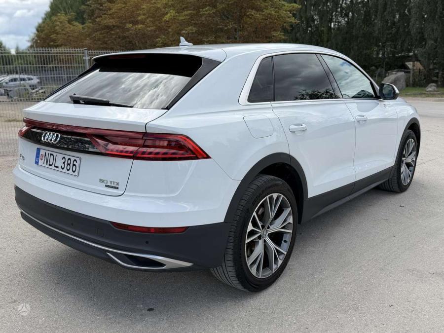 Balts Audi Q8 2019 Šauļi, ar dzinēja tilpumu 3.00 L un nobraukumu 300 tūkst. km par 25900 €, foto 6 vietnē AUTOMOTO.COM.LV