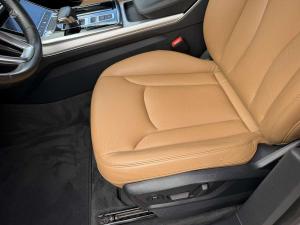 Balts Audi Q8 2019 Šauļi, ar dzinēja tilpumu 3.00 L un nobraukumu 300 tūkst. km par 25900 €, foto 13 vietnē AUTOMOTO.COM.LV