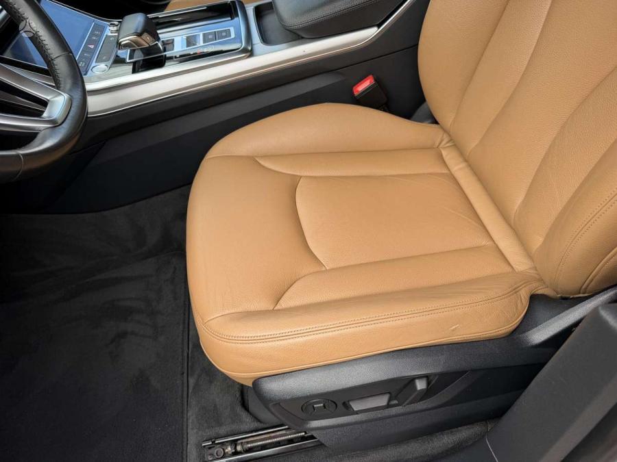 Balts Audi Q8 2019 Šauļi, ar dzinēja tilpumu 3.00 L un nobraukumu 300 tūkst. km par 25900 €, foto 13 vietnē AUTOMOTO.COM.LV