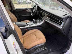 Balts Audi Q8 2019 Šauļi, ar dzinēja tilpumu 3.00 L un nobraukumu 300 tūkst. km par 25900 €, foto 16 vietnē AUTOMOTO.COM.LV