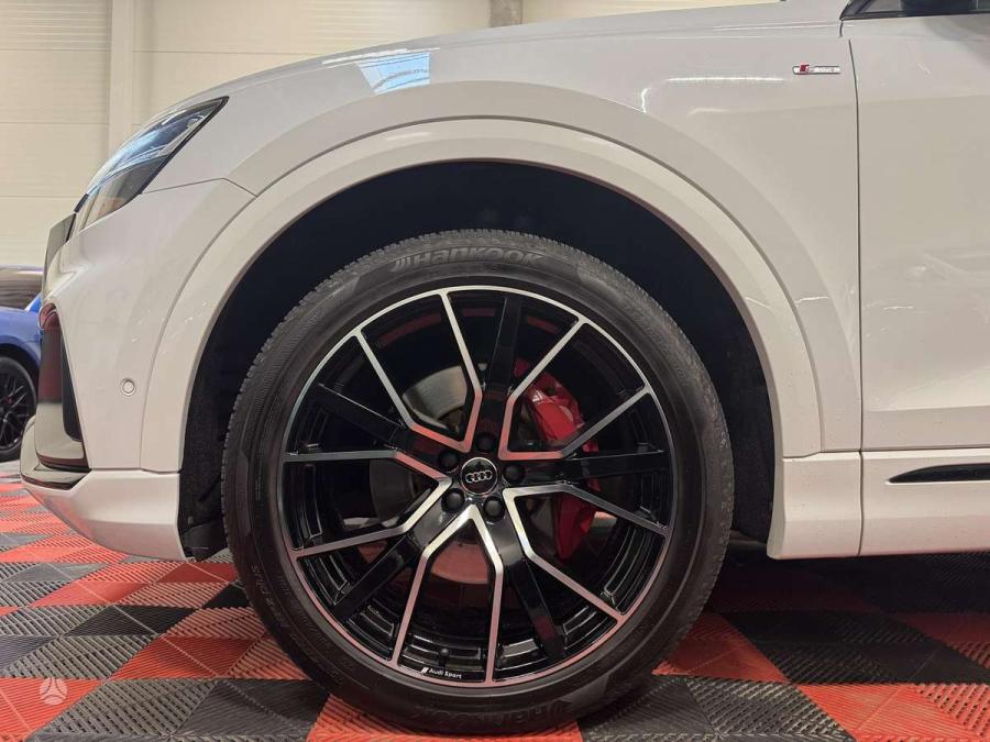 White Audi Q8 2019 in Vilnius, with an engine capacity of 3.00 L and mileage of 203 thousand km for 35999 €, photo 10 on AUTOMOTO.COM.LV