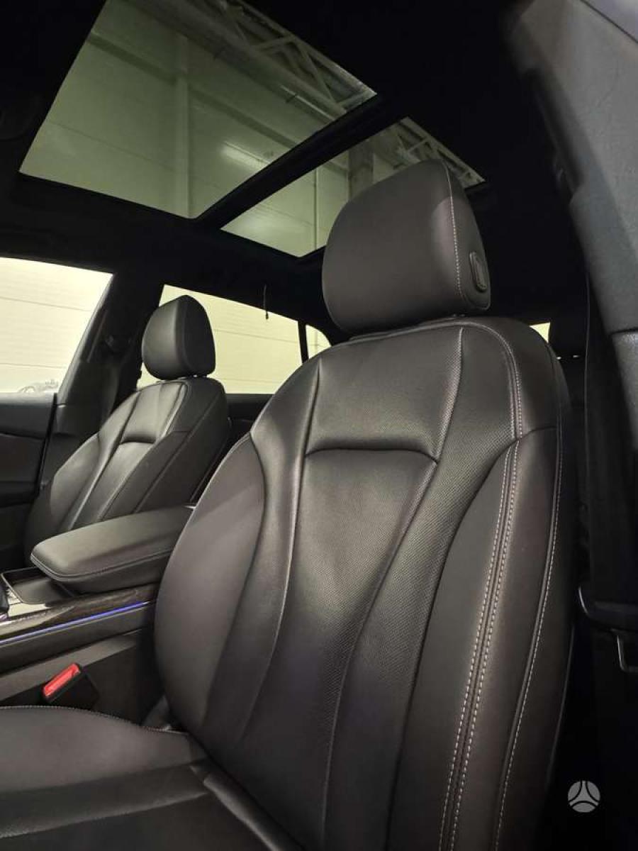 White Audi Q8 2019 in Vilnius, with an engine capacity of 3.00 L and mileage of 203 thousand km for 35999 €, photo 14 on AUTOMOTO.COM.LV