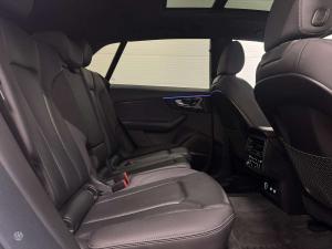 White Audi Q8 2019 in Vilnius, with an engine capacity of 3.00 L and mileage of 203 thousand km for 35999 €, photo 36 on AUTOMOTO.COM.LV