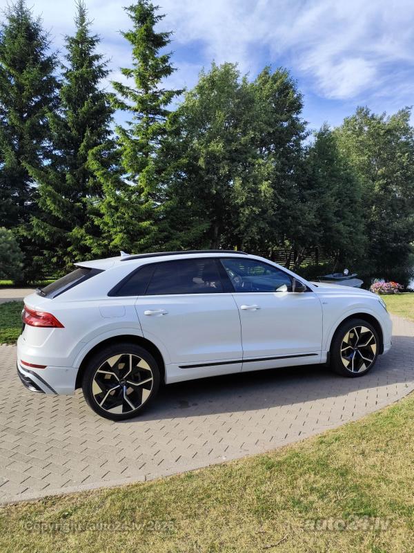 Balts Audi Q8 2020 Kuresāre, ar dzinēja tilpumu 3.00 L un nobraukumu 74 tūkst. km par 53900 €, foto 3 vietnē AUTOMOTO.COM.LV