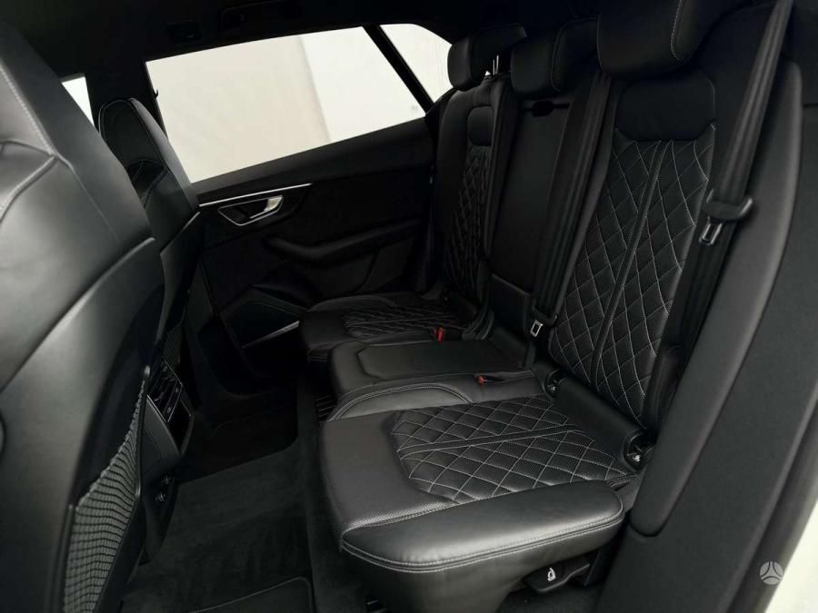 White Audi Q8 2020 in Vilnius, with an engine capacity of 3.00 L and mileage of 161 thousand km for 45900 €, photo 12 on AUTOMOTO.COM.LV