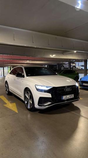 White Audi Q8 2020 in Kaunas, with an engine capacity of 2.97 L and mileage of 100 thousand km for 56000 €, photo 3 on AUTOMOTO.COM.LV