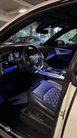 White Audi Q8 2020 in Kaunas, with an engine capacity of 2.97 L and mileage of 100 thousand km for 56000 €, photo 7 on AUTOMOTO.COM.LV