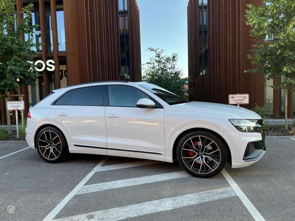 White Audi Q8 2021 in Kaunas, with an engine capacity of 3.00 L and mileage of 60 thousand km for 47999 €, photo 6 on AUTOMOTO.COM.LV