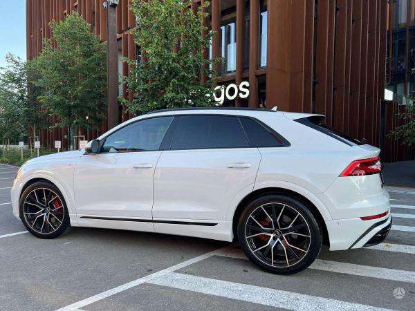 White Audi Q8 2021 in Kaunas, with an engine capacity of 3.00 L and mileage of 60 thousand km for 47999 €, photo 9 on AUTOMOTO.COM.LV