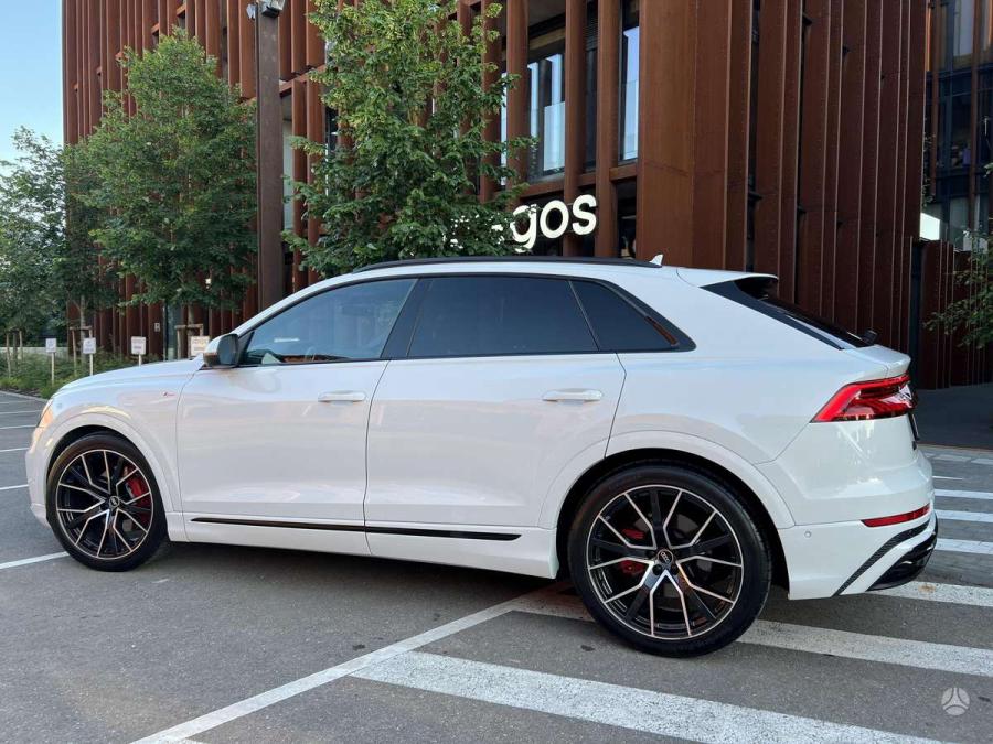 Balts Audi Q8 2021 Kauņa, ar dzinēja tilpumu 3.00 L un nobraukumu 60 tūkst. km par 47999 €, foto 10 vietnē AUTOMOTO.COM.LV