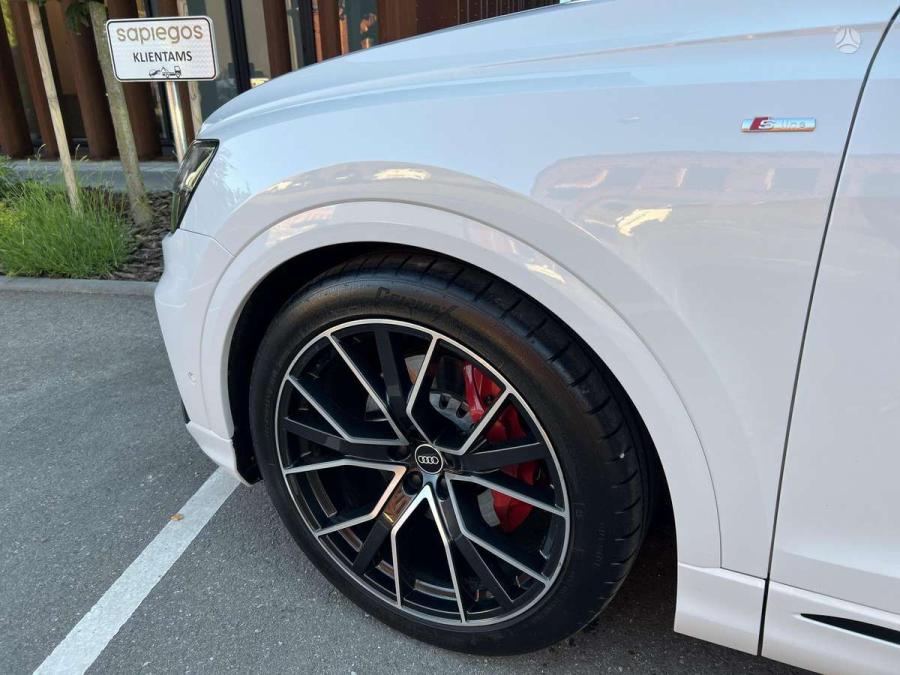 Balts Audi Q8 2021 Kauņa, ar dzinēja tilpumu 3.00 L un nobraukumu 60 tūkst. km par 47999 €, foto 17 vietnē AUTOMOTO.COM.LV