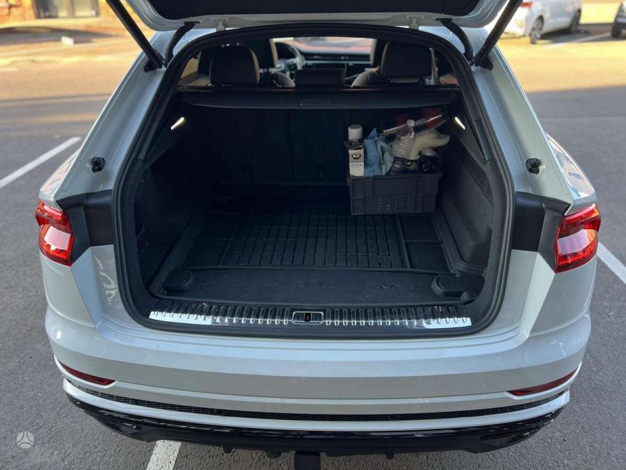 Balts Audi Q8 2021 Kauņa, ar dzinēja tilpumu 3.00 L un nobraukumu 60 tūkst. km par 47999 €, foto 34 vietnē AUTOMOTO.COM.LV