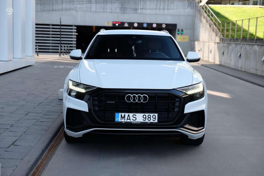 White Audi Q8 2021 in Vilnius, with an engine capacity of 2.97 L and mileage of 124 thousand km for 49999 €, photo 3 on AUTOMOTO.COM.LV