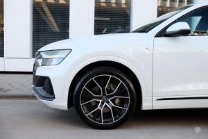 White Audi Q8 2021 in Vilnius, with an engine capacity of 2.97 L and mileage of 124 thousand km for 49999 €, photo 9 on AUTOMOTO.COM.LV