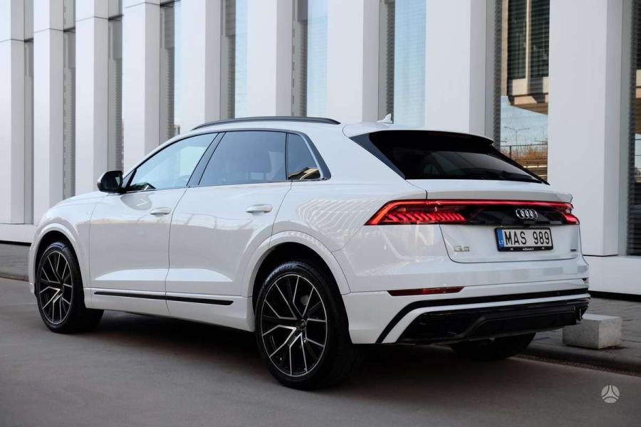 White Audi Q8 2021 in Vilnius, with an engine capacity of 2.97 L and mileage of 124 thousand km for 49999 €, photo 10 on AUTOMOTO.COM.LV