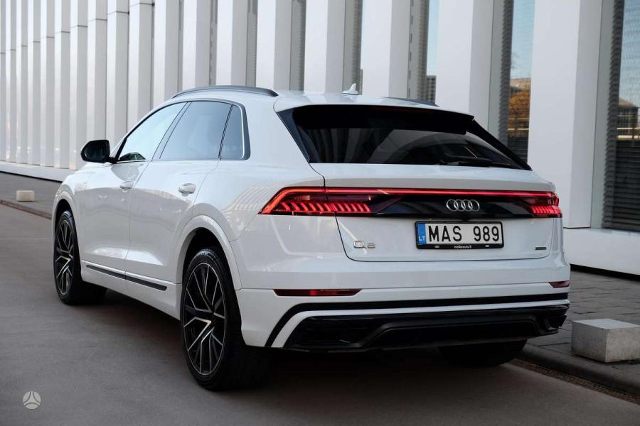 White Audi Q8 2021 in Vilnius, with an engine capacity of 2.97 L and mileage of 124 thousand km for 49999 €, photo 11 on AUTOMOTO.COM.LV