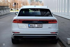 White Audi Q8 2021 in Vilnius, with an engine capacity of 2.97 L and mileage of 124 thousand km for 49999 €, photo 12 on AUTOMOTO.COM.LV