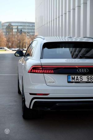White Audi Q8 2021 in Vilnius, with an engine capacity of 2.97 L and mileage of 124 thousand km for 49999 €, photo 13 on AUTOMOTO.COM.LV