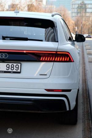 White Audi Q8 2021 in Vilnius, with an engine capacity of 2.97 L and mileage of 124 thousand km for 49999 €, photo 14 on AUTOMOTO.COM.LV