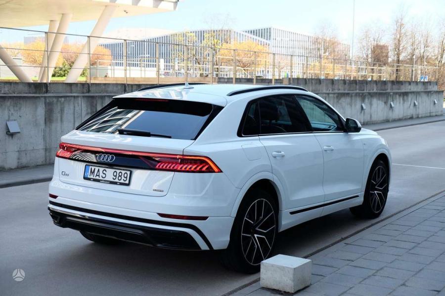 White Audi Q8 2021 in Vilnius, with an engine capacity of 2.97 L and mileage of 124 thousand km for 49999 €, photo 15 on AUTOMOTO.COM.LV