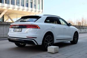 White Audi Q8 2021 in Vilnius, with an engine capacity of 2.97 L and mileage of 124 thousand km for 49999 €, photo 16 on AUTOMOTO.COM.LV