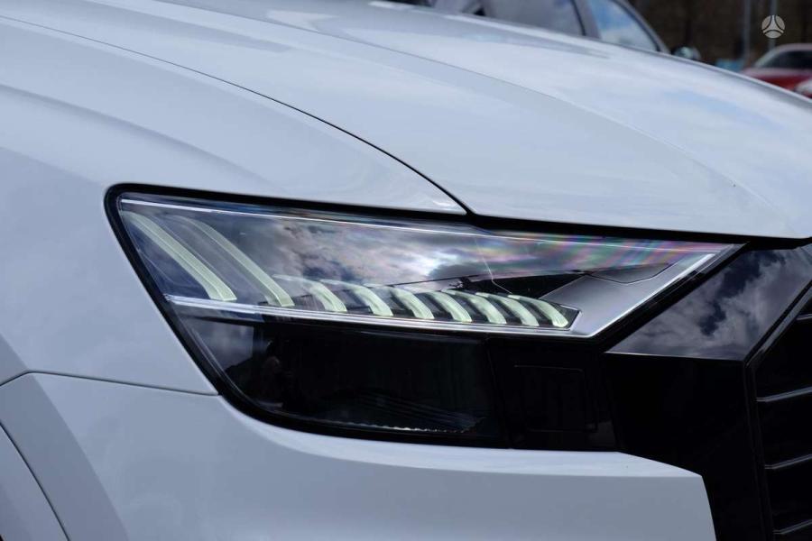 White Audi Q8 2021 in Vilnius, with an engine capacity of 2.97 L and mileage of 124 thousand km for 49999 €, photo 17 on AUTOMOTO.COM.LV