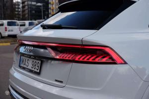 White Audi Q8 2021 in Vilnius, with an engine capacity of 2.97 L and mileage of 124 thousand km for 49999 €, photo 19 on AUTOMOTO.COM.LV