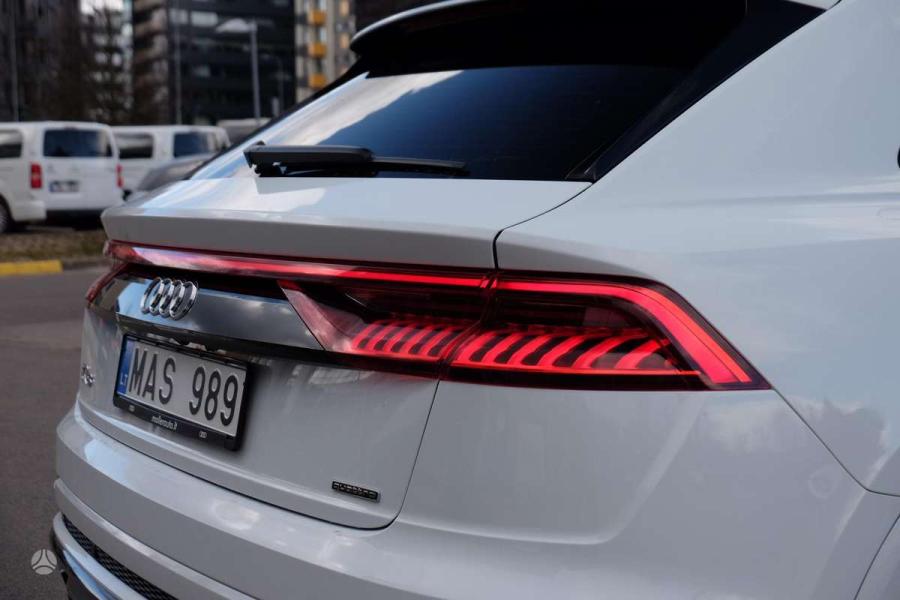 White Audi Q8 2021 in Vilnius, with an engine capacity of 2.97 L and mileage of 124 thousand km for 49999 €, photo 19 on AUTOMOTO.COM.LV