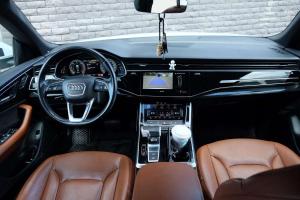 White Audi Q8 2021 in Vilnius, with an engine capacity of 2.97 L and mileage of 124 thousand km for 49999 €, photo 21 on AUTOMOTO.COM.LV