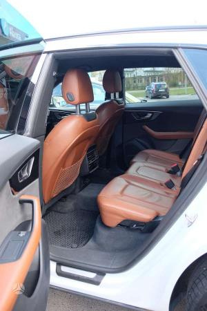 White Audi Q8 2021 in Vilnius, with an engine capacity of 2.97 L and mileage of 124 thousand km for 49999 €, photo 23 on AUTOMOTO.COM.LV