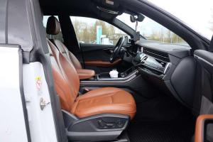 White Audi Q8 2021 in Vilnius, with an engine capacity of 2.97 L and mileage of 124 thousand km for 49999 €, photo 28 on AUTOMOTO.COM.LV