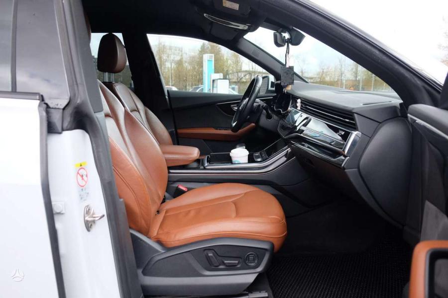 White Audi Q8 2021 in Vilnius, with an engine capacity of 2.97 L and mileage of 124 thousand km for 49999 €, photo 28 on AUTOMOTO.COM.LV