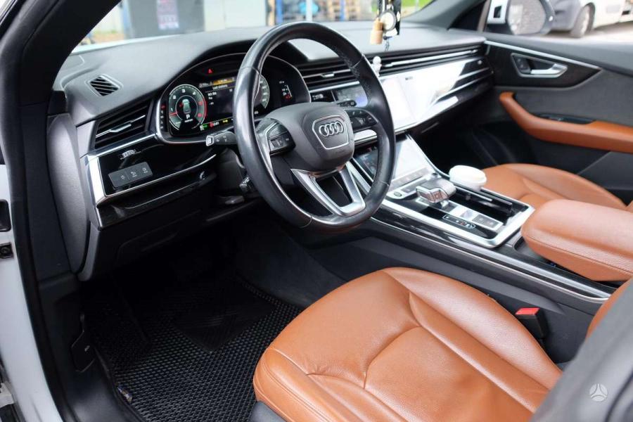 White Audi Q8 2021 in Vilnius, with an engine capacity of 2.97 L and mileage of 124 thousand km for 49999 €, photo 37 on AUTOMOTO.COM.LV