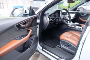 White Audi Q8 2021 in Vilnius, with an engine capacity of 2.97 L and mileage of 124 thousand km for 49999 €, photo 39 on AUTOMOTO.COM.LV