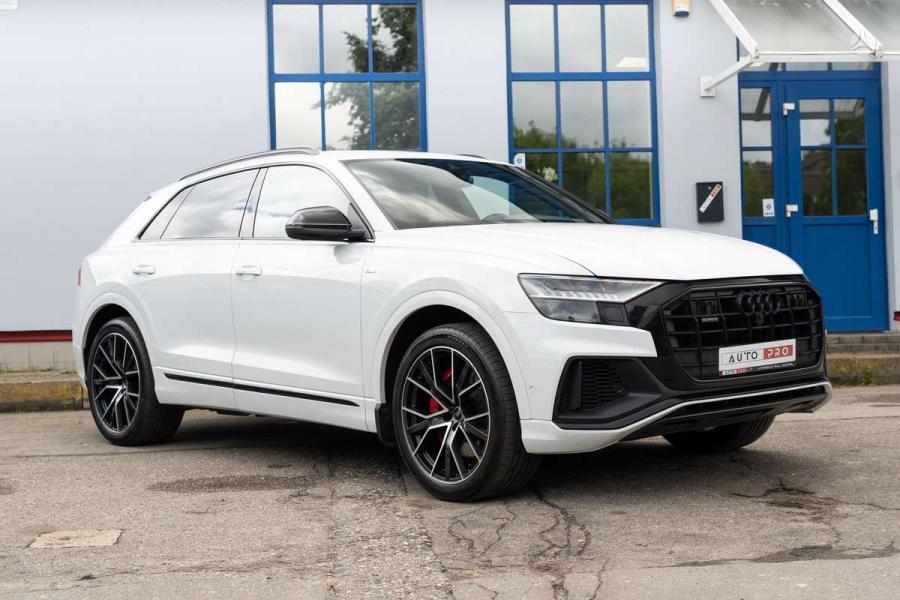 White Audi Q8 2021 in Vilnius, with an engine capacity of 3.00 L and mileage of 144 thousand km for 53900 €, photo 1 on AUTOMOTO.COM.LV