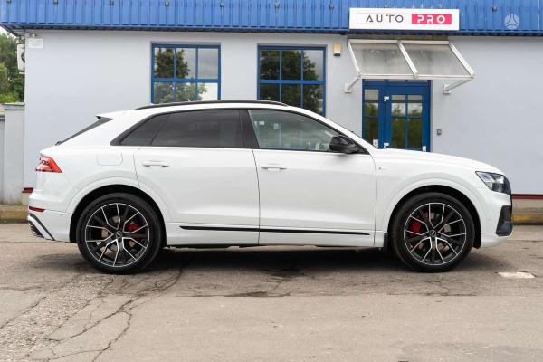 Balts Audi Q8 2021 Viļņa, ar dzinēja tilpumu 3.00 L un nobraukumu 144 tūkst. km par 53900 €, foto 3 vietnē AUTOMOTO.COM.LV