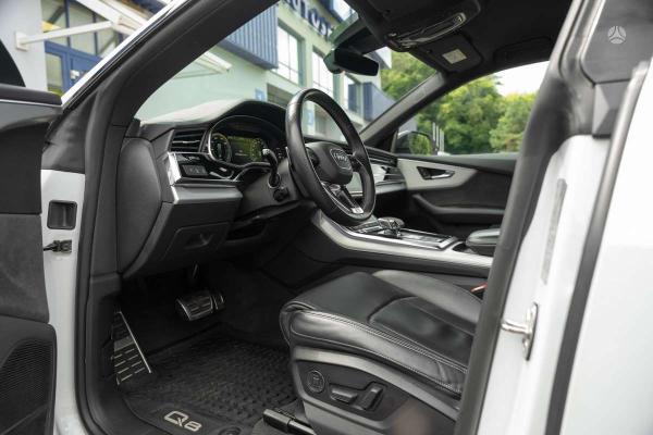 Balts Audi Q8 2021 Viļņa, ar dzinēja tilpumu 3.00 L un nobraukumu 144 tūkst. km par 53900 €, foto 4 vietnē AUTOMOTO.COM.LV