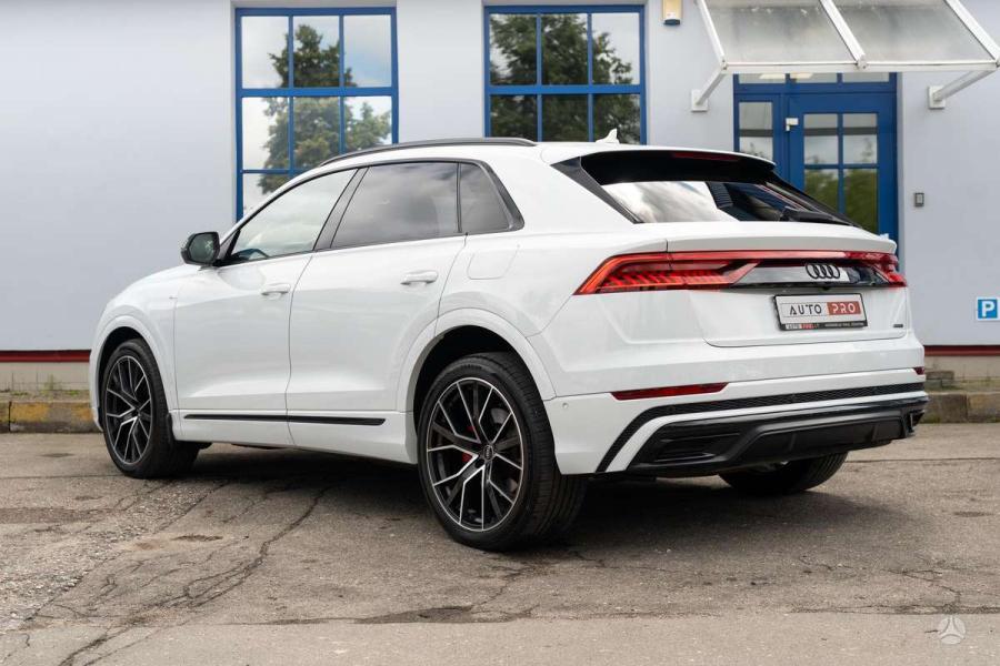 White Audi Q8 2021 in Vilnius, with an engine capacity of 3.00 L and mileage of 144 thousand km for 53900 €, photo 7 on AUTOMOTO.COM.LV